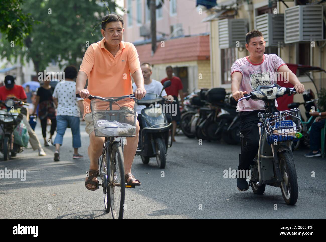 Overloaded Bicycle High Resolution Stock Photography and Images - Alamy
