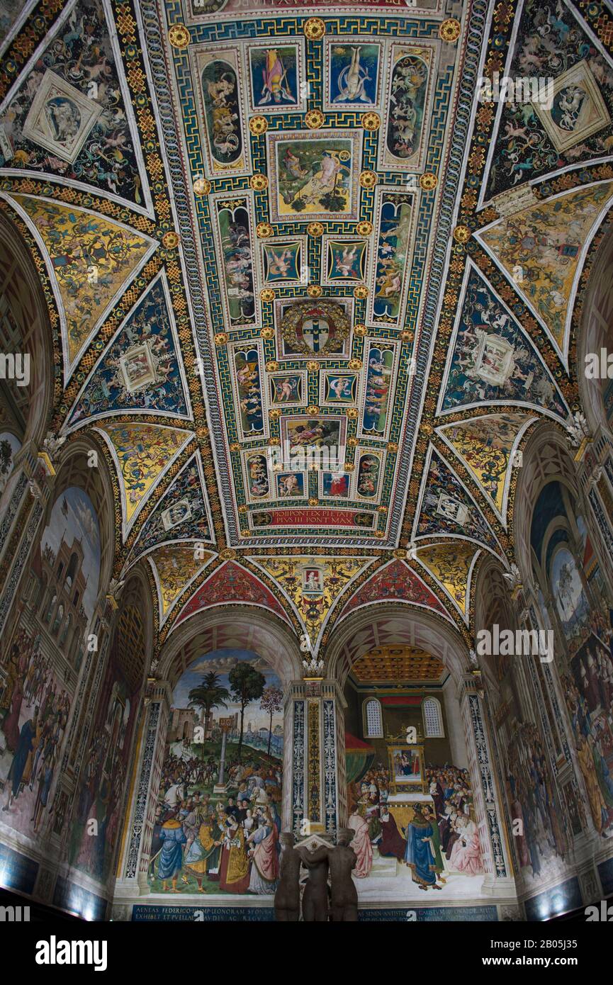 Ceiling decorations 1502-03 in the Piccolomini Library in Siena ...