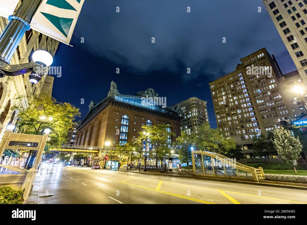 Chicago bean night skyline hi-res stock photography and images - Alamy