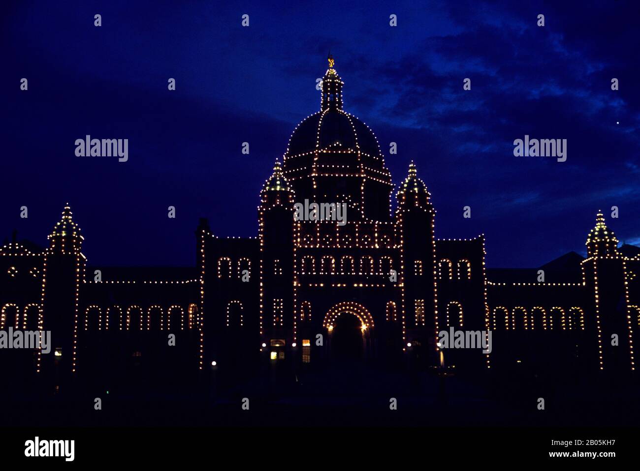 Victoria parliament building at night hi-res stock photography and ...