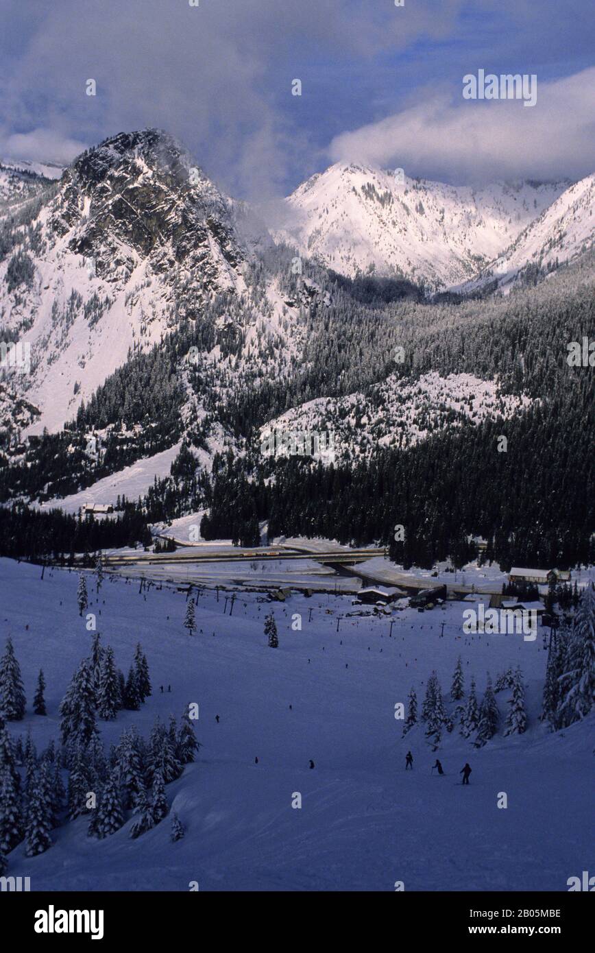 USA,WASHINGTON, SNOQUALMIE PASS SKI AREA Stock Photo - Alamy