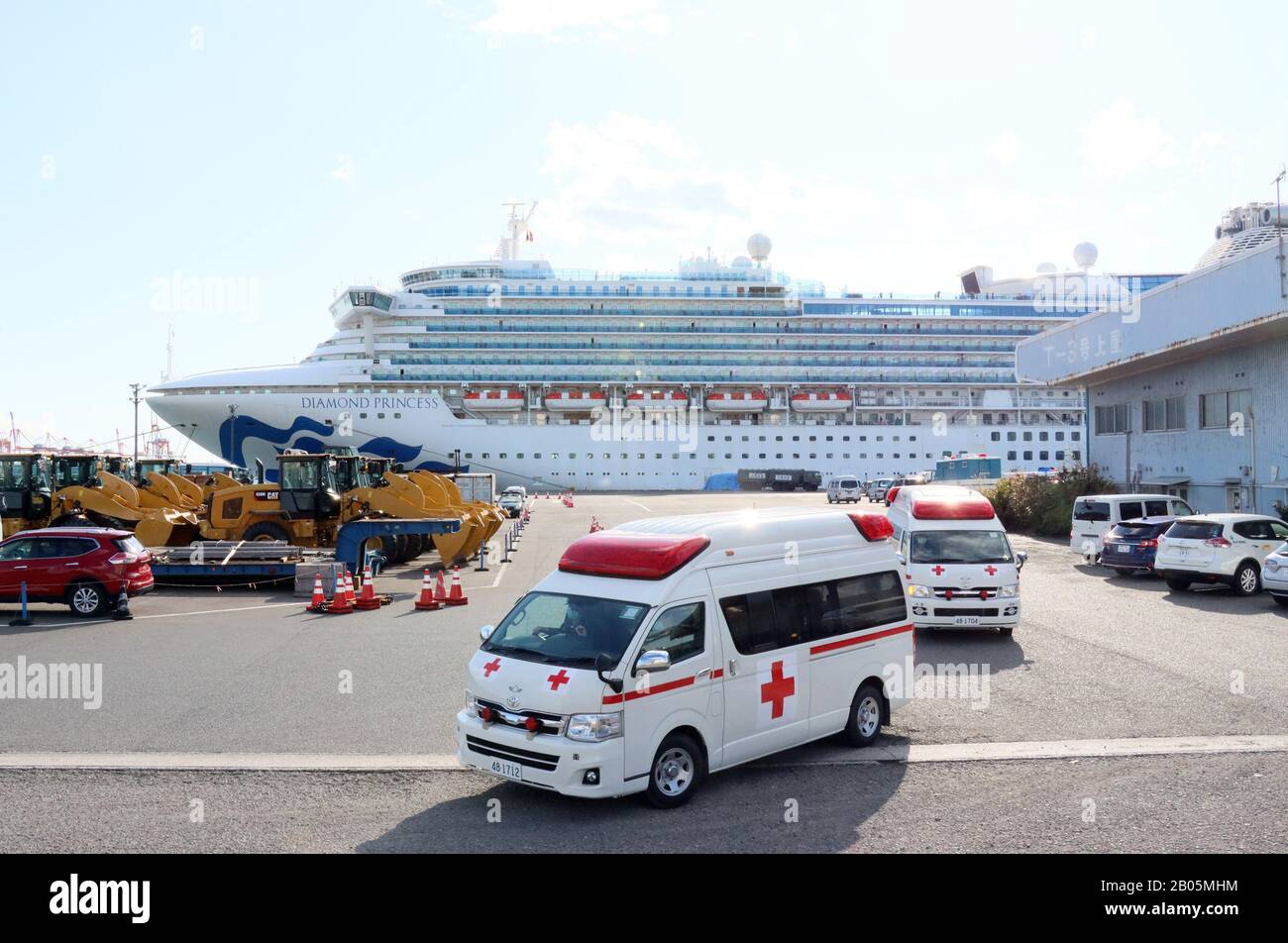 Tokyo ambulance hi-res stock photography and images - Alamy