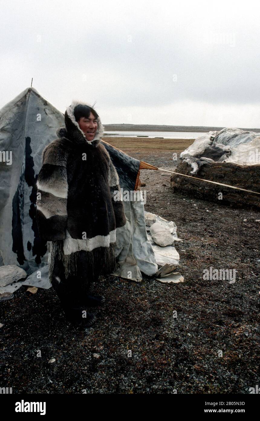 Inuit people traditional costume hi-res stock photography and images ...