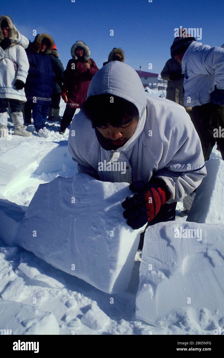 Inuit igloo canada hi-res stock photography and images - Alamy
