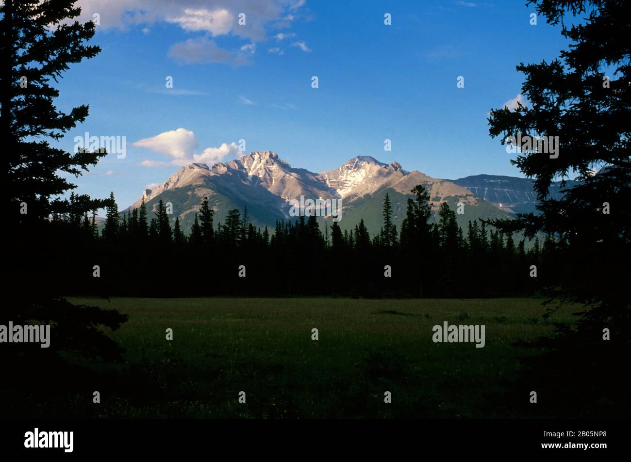Rundle mountain range hi-res stock photography and images - Alamy