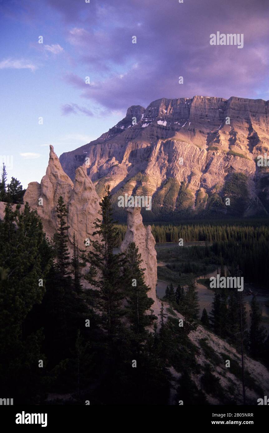CANADA, ALBERTA, ROCKY MOUNTAINS, BANFF NATIONAL PARK, HOODOOS ROCK ...