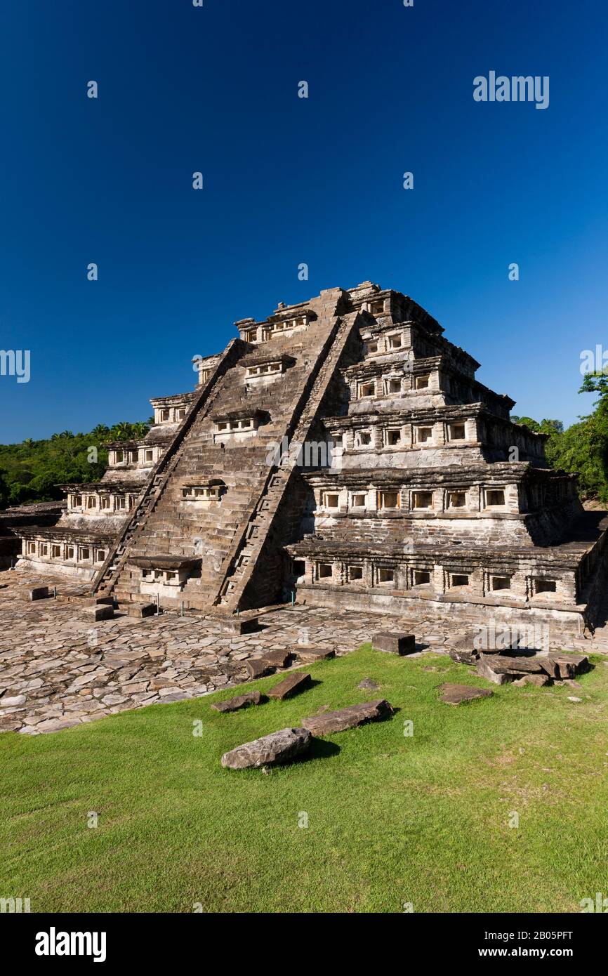 Niche pyramid pyramid hi-res stock photography and images - Alamy