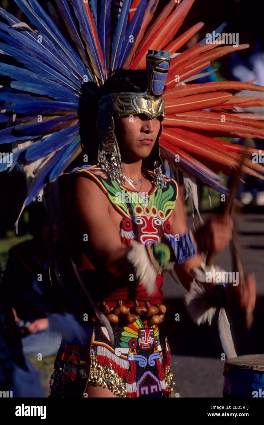 Aztec Traditional Dance Performance Drummer Mexico Stock Photo Alamy
