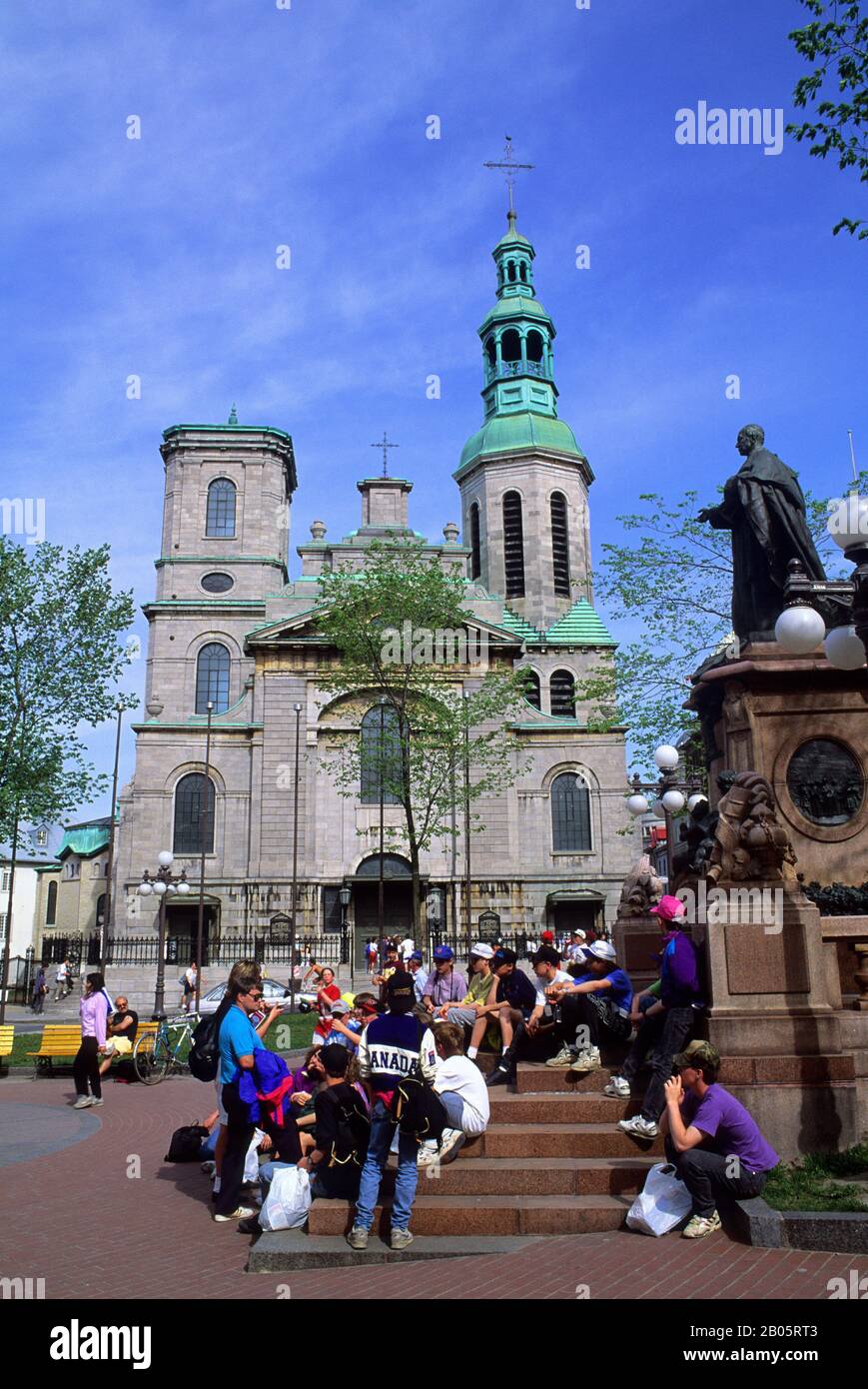 CANADA,QUEBEC,QUEBEC CITY, CITY HALL GARDENS WITH CITY HALL Stock Photo ...