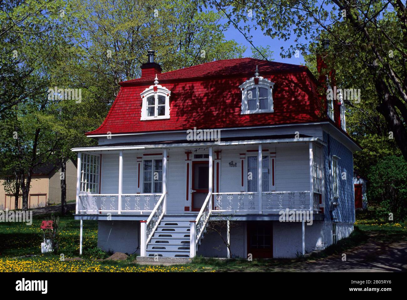 Quebec style house hi-res stock photography and images - Alamy