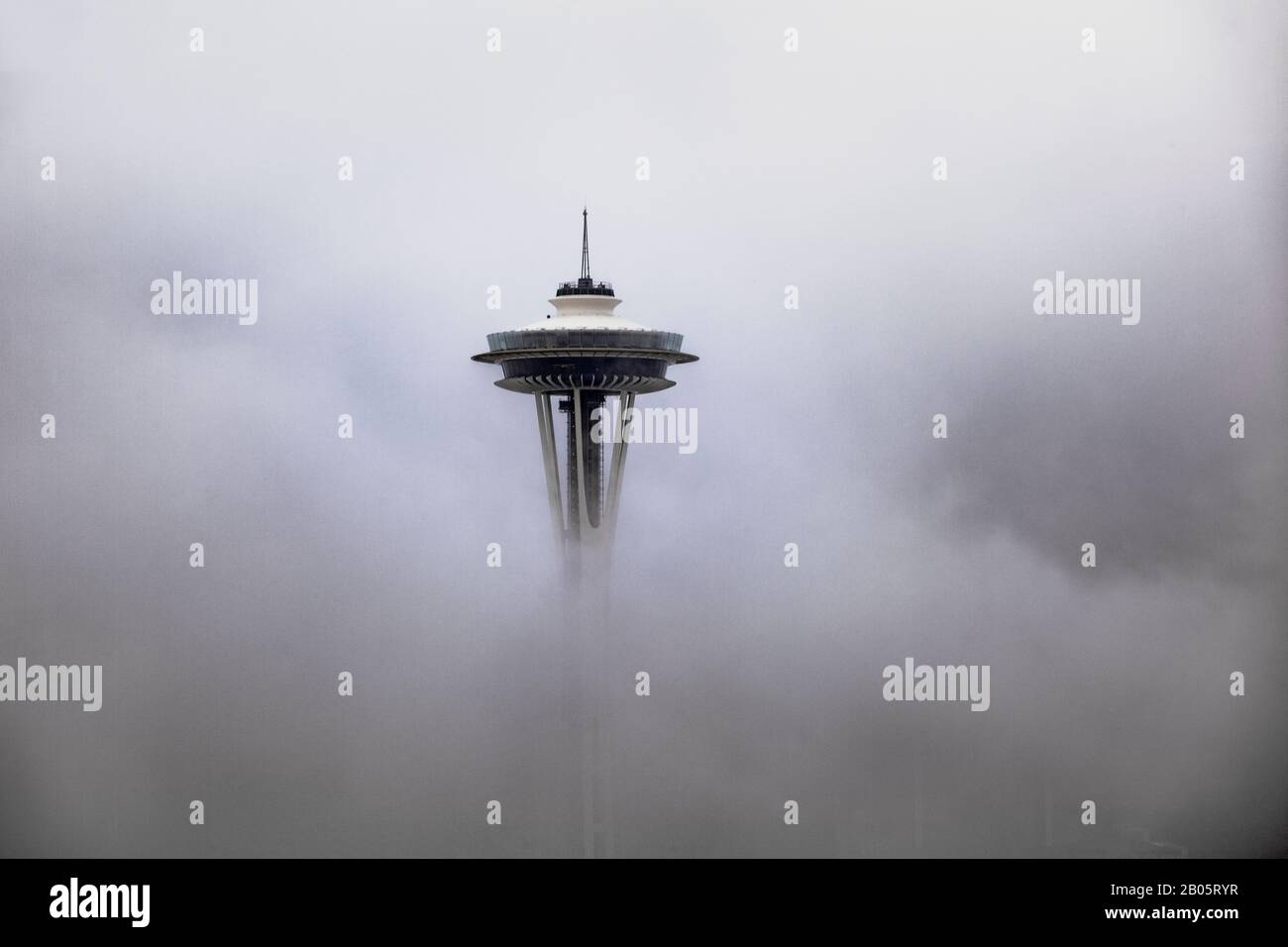 Space needle and fog hi-res stock photography and images - Alamy