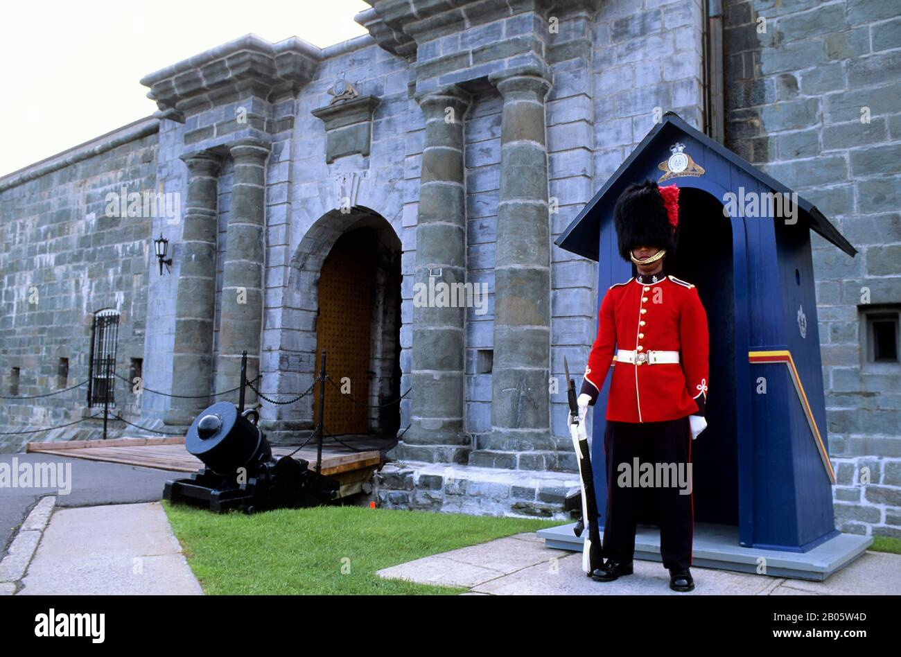 CANADA, QUEBEC CITY, CITADEL, ENTRANCE, GUARD Stock Photo - Alamy
