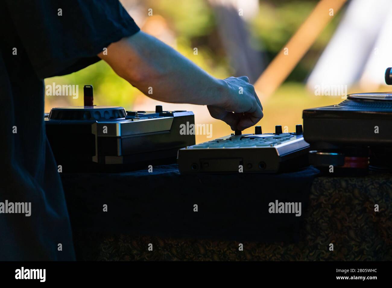Dj edm decks hi-res stock photography and images - Alamy