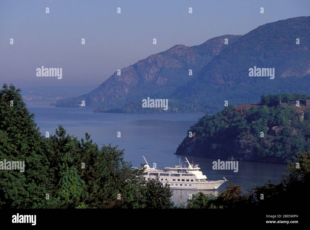 USA, NEW YORK, HUDSON RIVER, WEST POINT, MILITARY ACADEMY, HUDSON RIVER, NANTUCKET CLIPPER Stock ...
