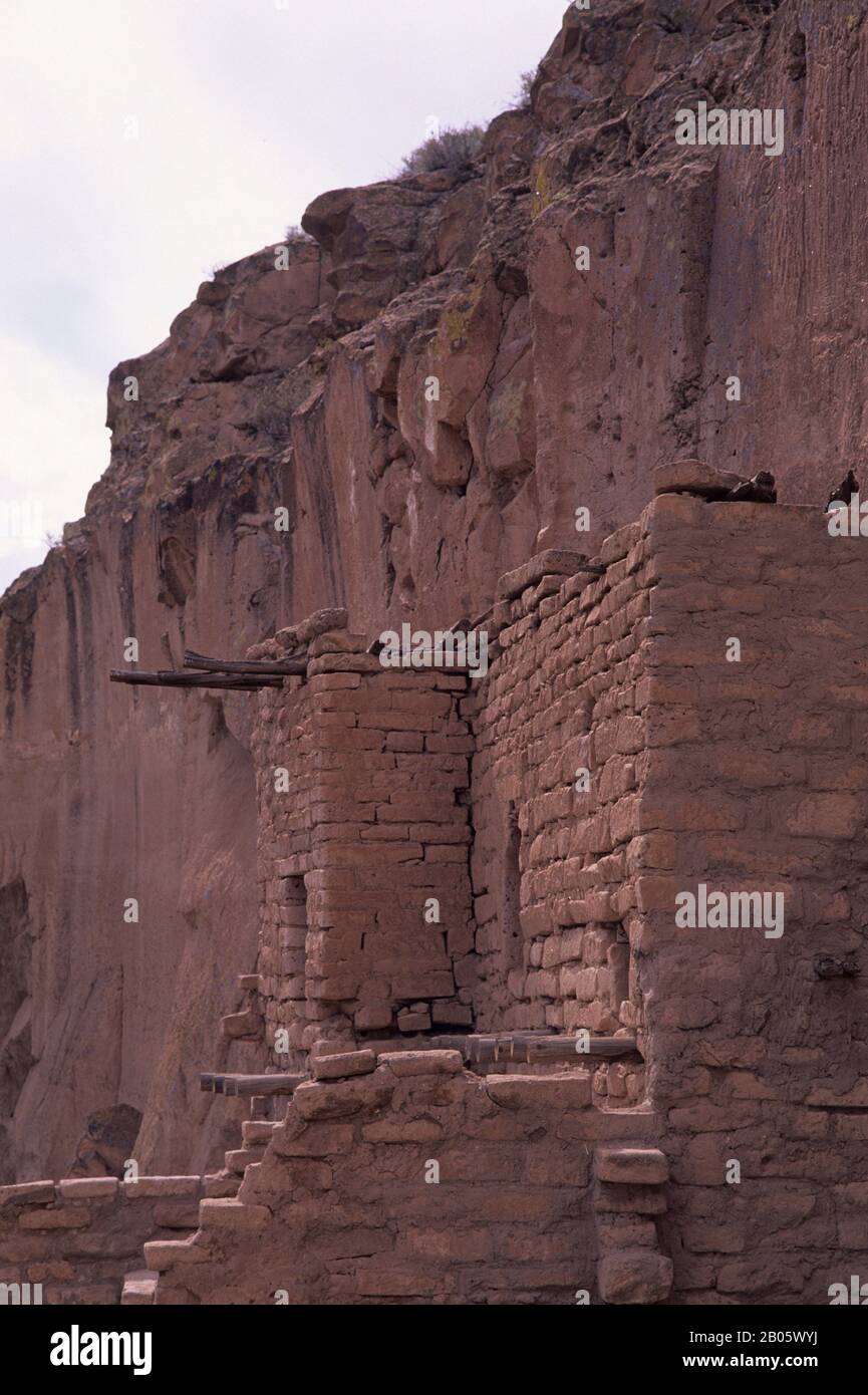 NEW MEXICO, PUYE CLIFFS, ANASAZI RUINS, CLIFF DWELLINGS, RESTORED HOUSE ...
