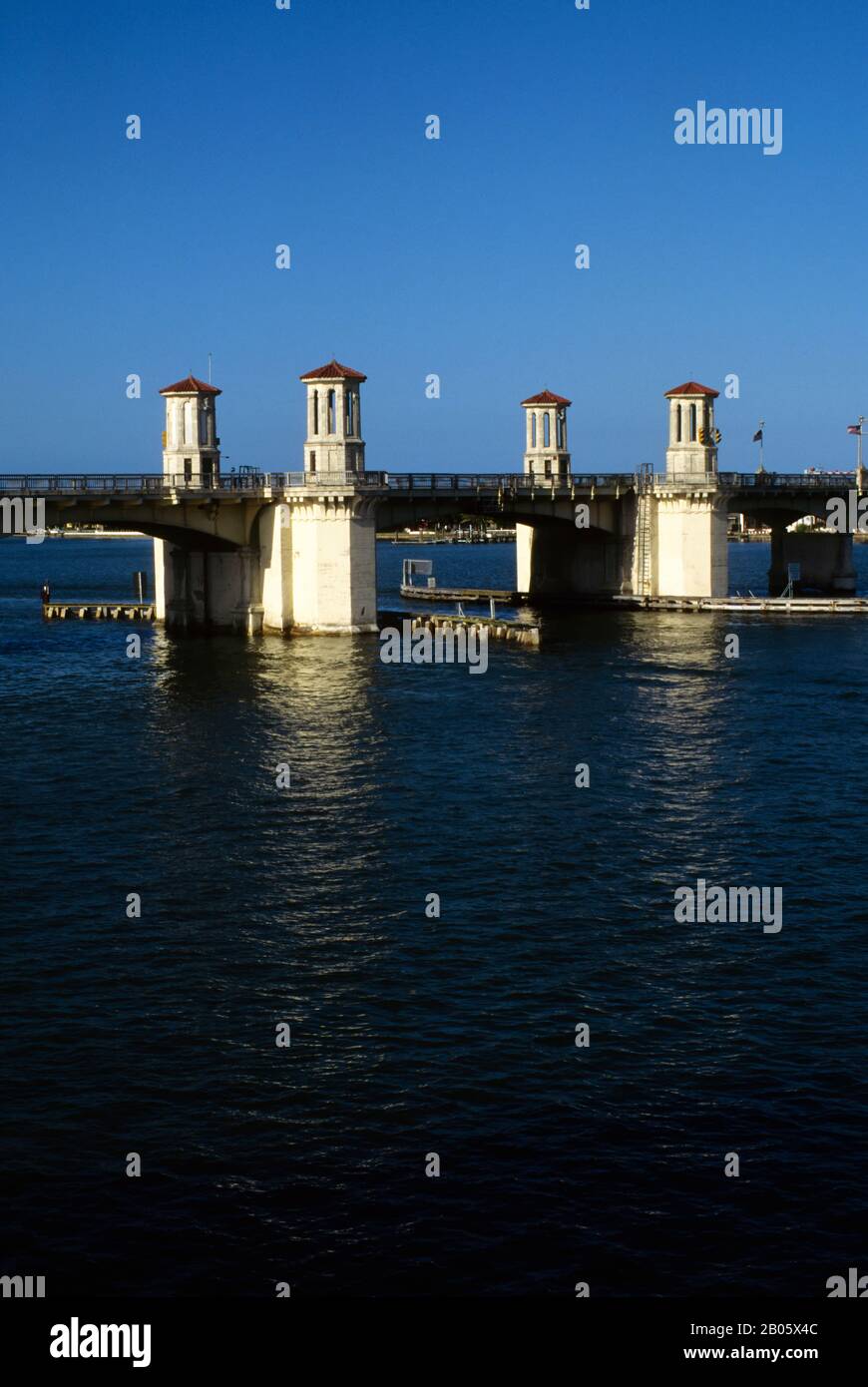 Bridge of lions hi-res stock photography and images - Alamy