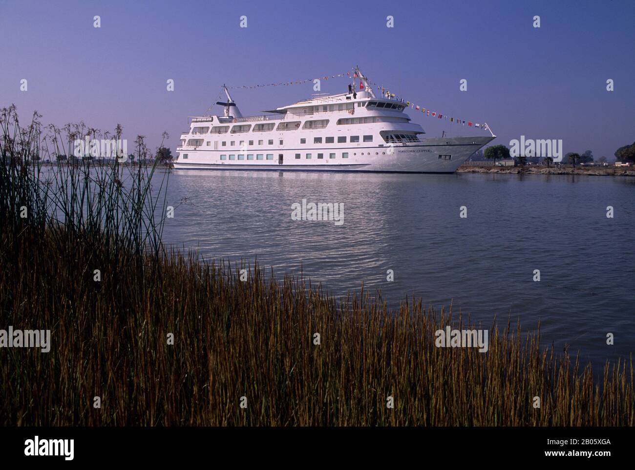 Rivers and cruise ships hi-res stock photography and images - Alamy