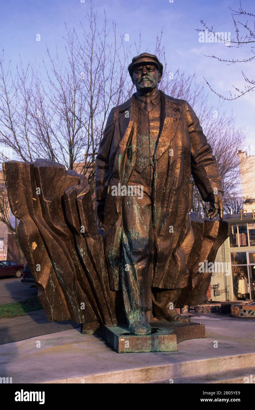 USA, WASHINGTON, SEATTLE, FREMONT, LENIN STATUE Stock Photo - Alamy