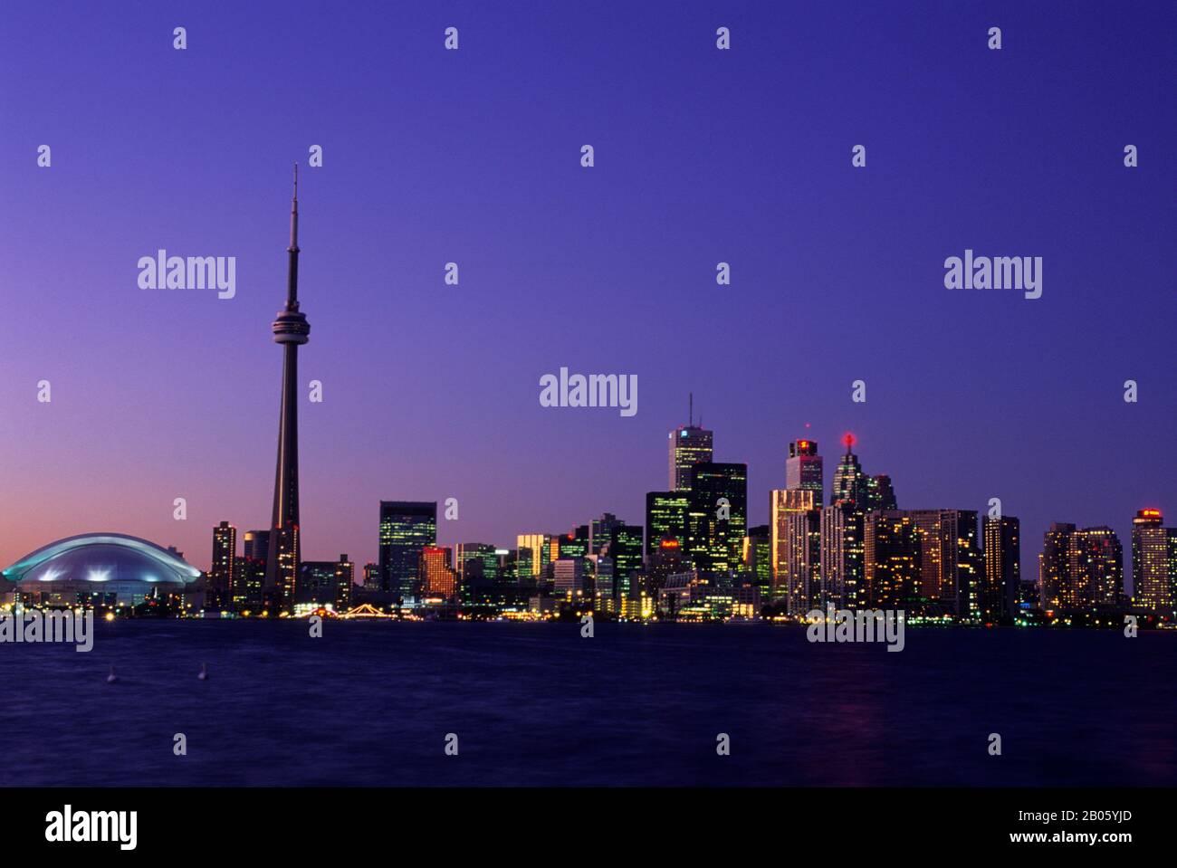 CANADA, ONTARIO, TORONTO, SKYLINE AT NIGHT Stock Photo - Alamy