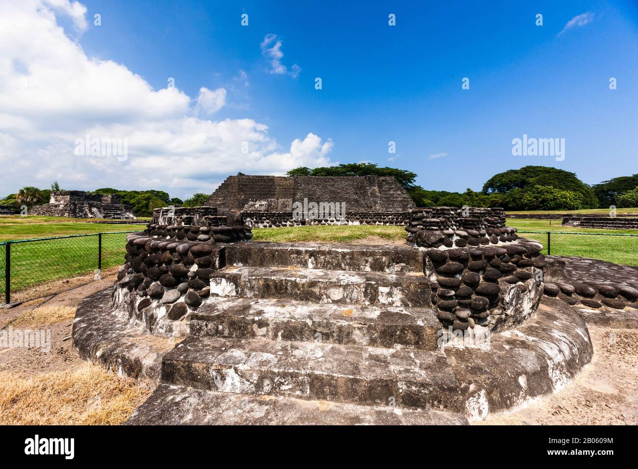 Temples and pyramids hi-res stock photography and images - Alamy