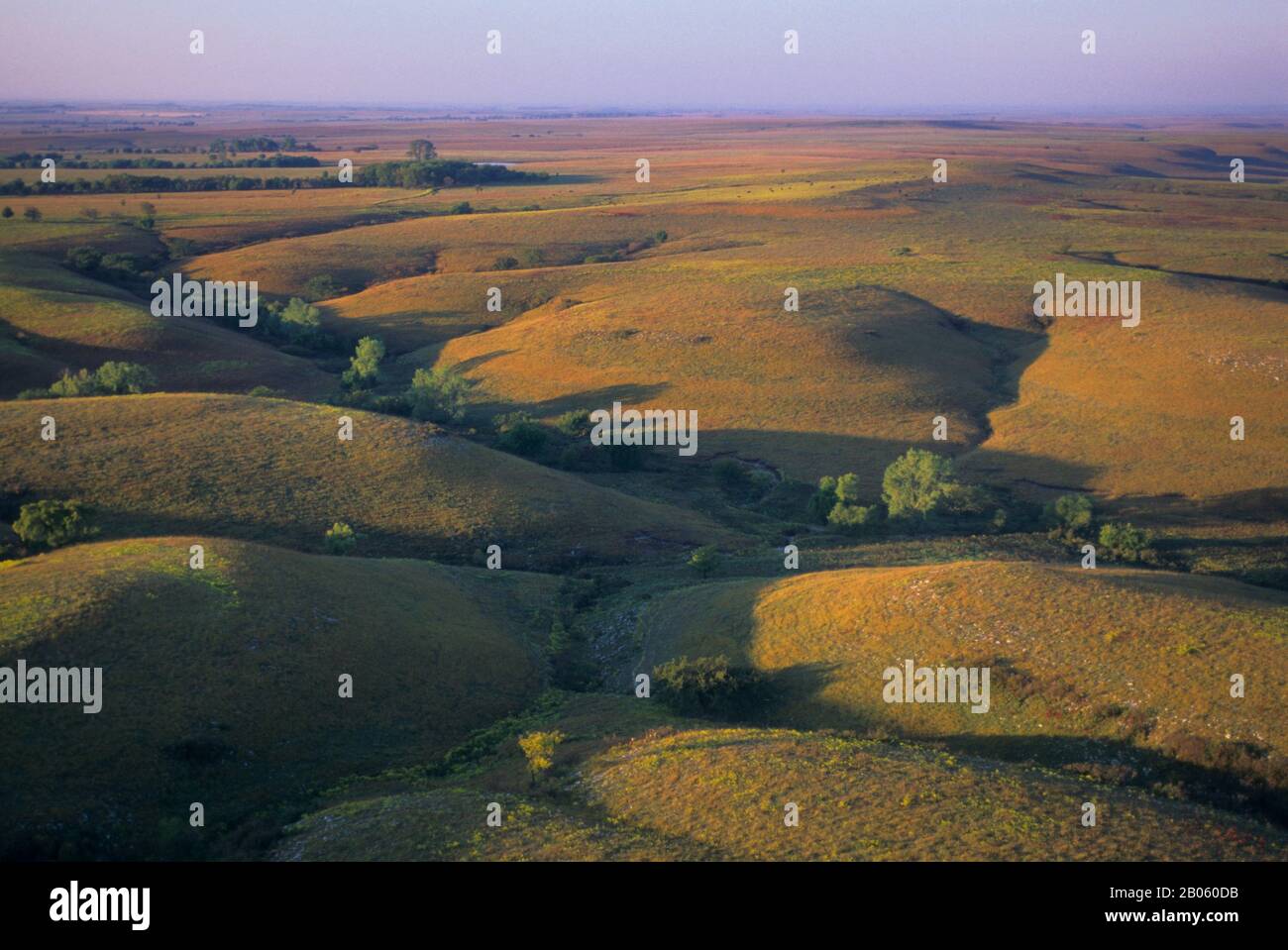 USA, KANSAS, FLINT HILLS, NEAR COTTONWOOD FALLS, AERIAL VIEW OF ...