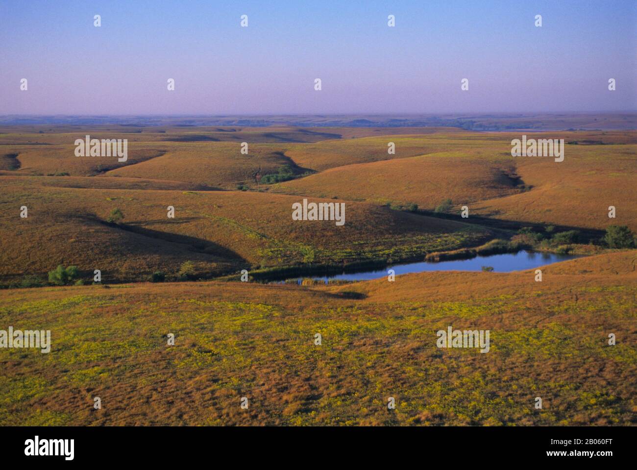 USA, KANSAS, FLINT HILLS, NEAR COTTONWOOD FALLS, AERIAL VIEW OF ...