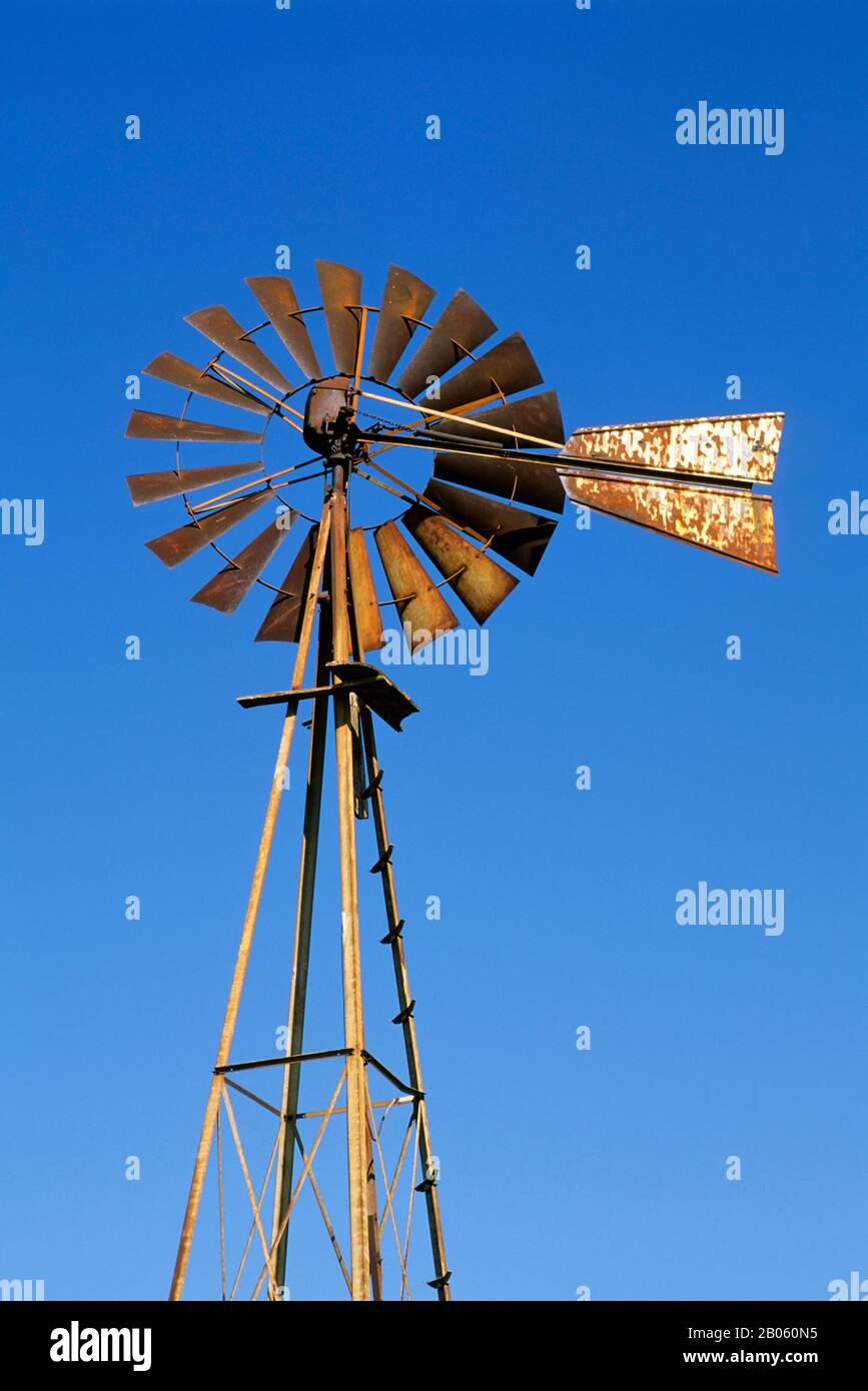 Prairie windmill farming hi-res stock photography and images - Alamy