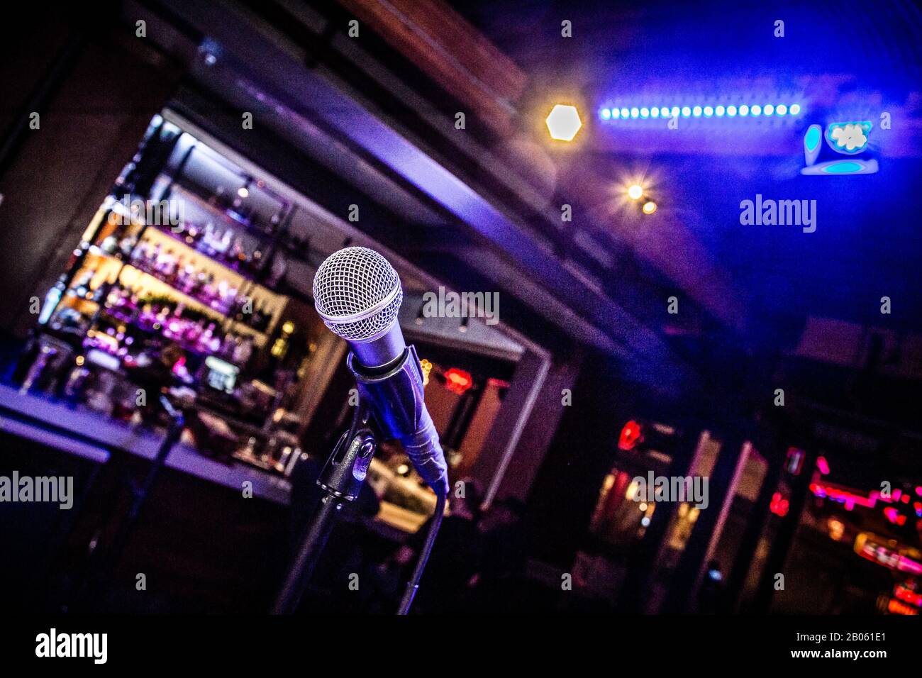 Comedy show stage hi-res stock photography and images - Alamy
