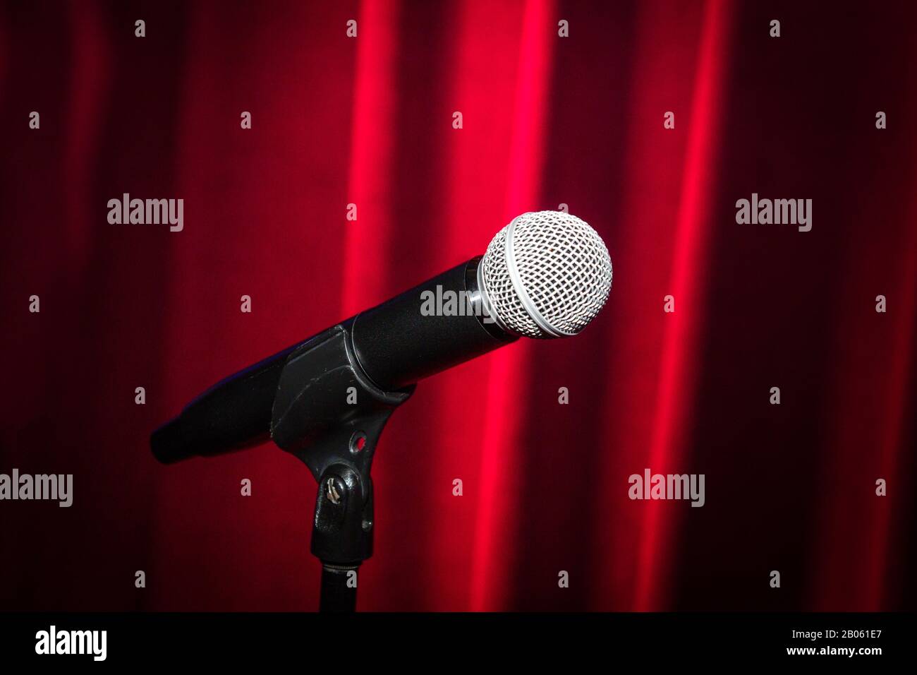 Concert comedy hi-res stock photography and images - Alamy