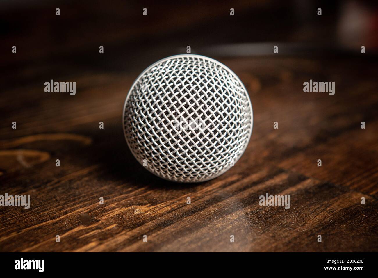 Microphone performer hi-res stock photography and images - Alamy