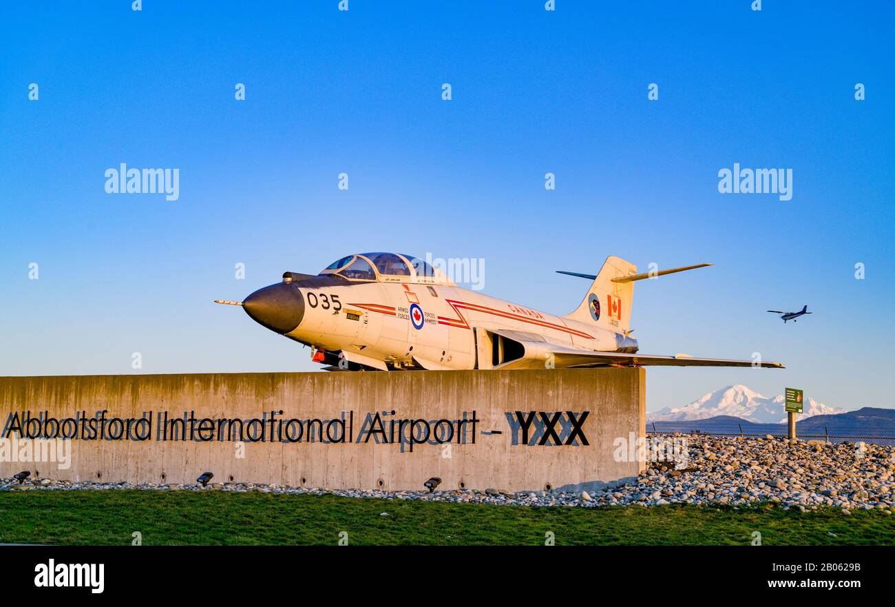 Cf 101 voodoo interceptor aircraft hi-res stock photography and images ...