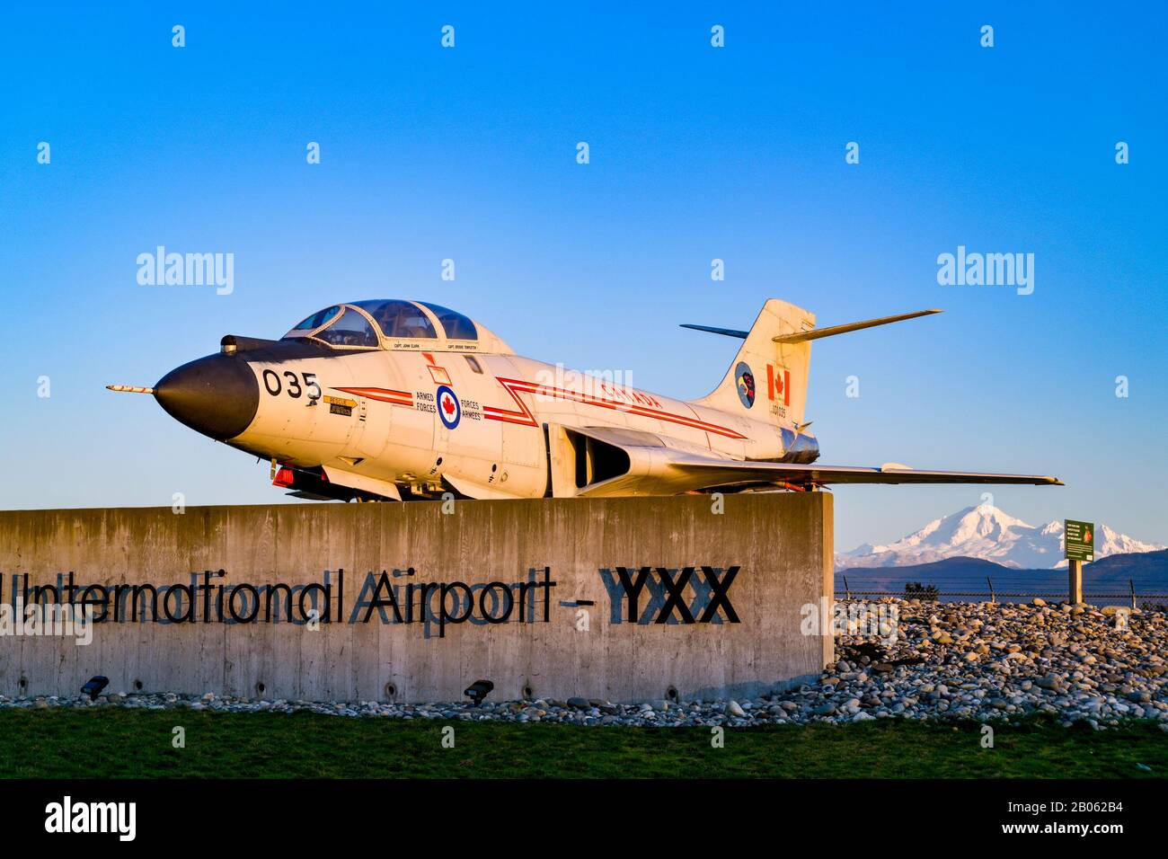 Canadian Forces retired McDonnell CF-101 Voodoo interceptor aircraft ...