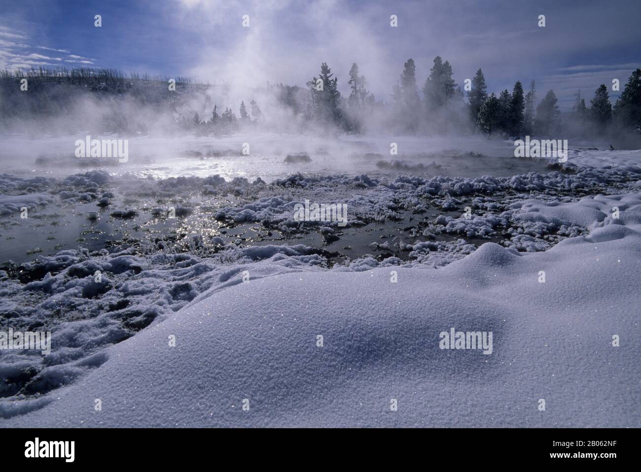 USA, WYOMING, YELLOWSTONE NATIONAL PARK, HOT SPRINGS, WINTER SCENE ...