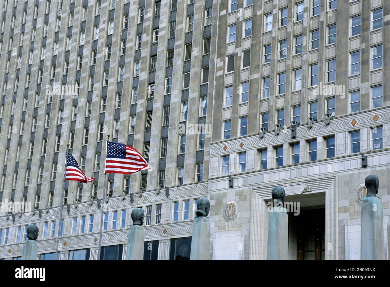 USA, ILLINOIS, CHICAGO, DOWNTOWN, MERCHANDISE MART BUILDING, AMERICAN ...