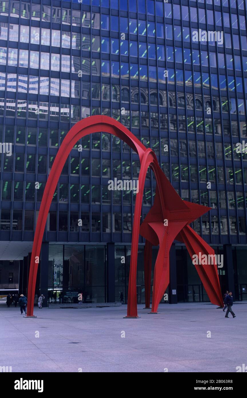 USA, ILLINOIS, CHICAGO, DOWNTOWN, FLAMINGO, METAL SCULPTURE, MODERN ART ...