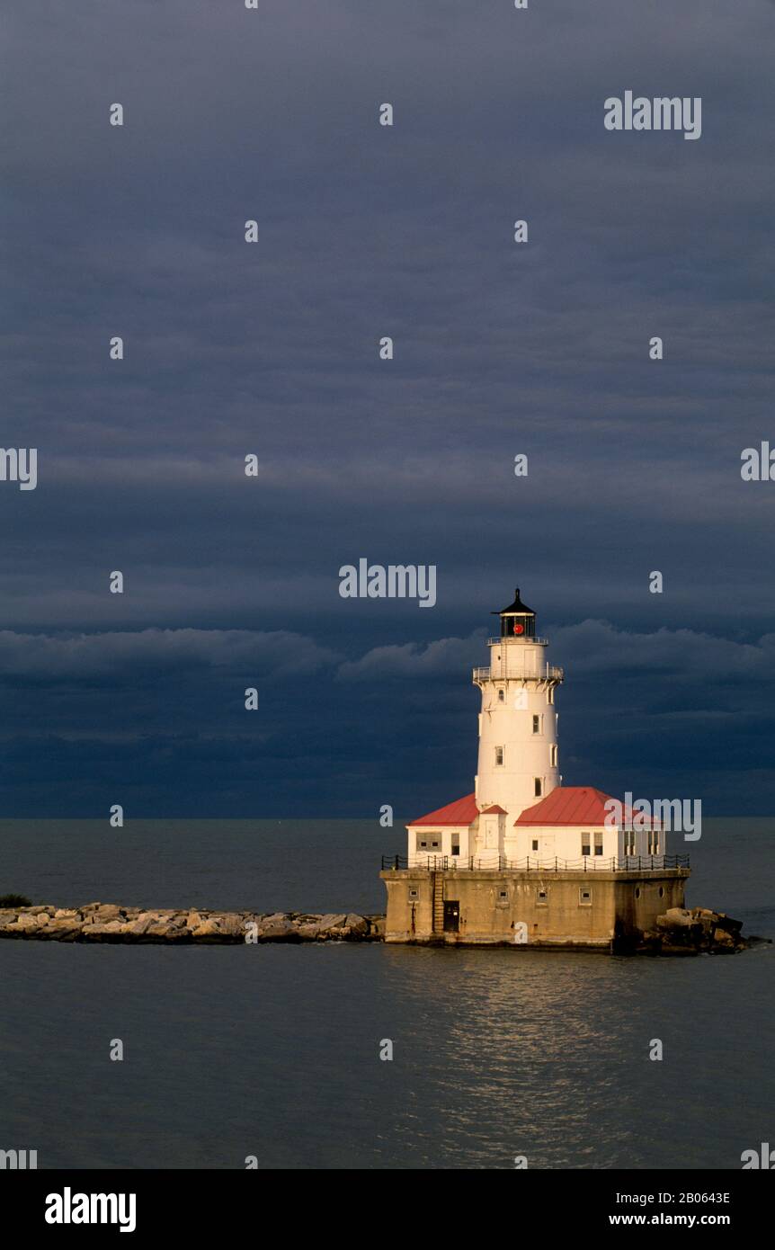 Chicago architecture lighthouse hi-res stock photography and images - Alamy