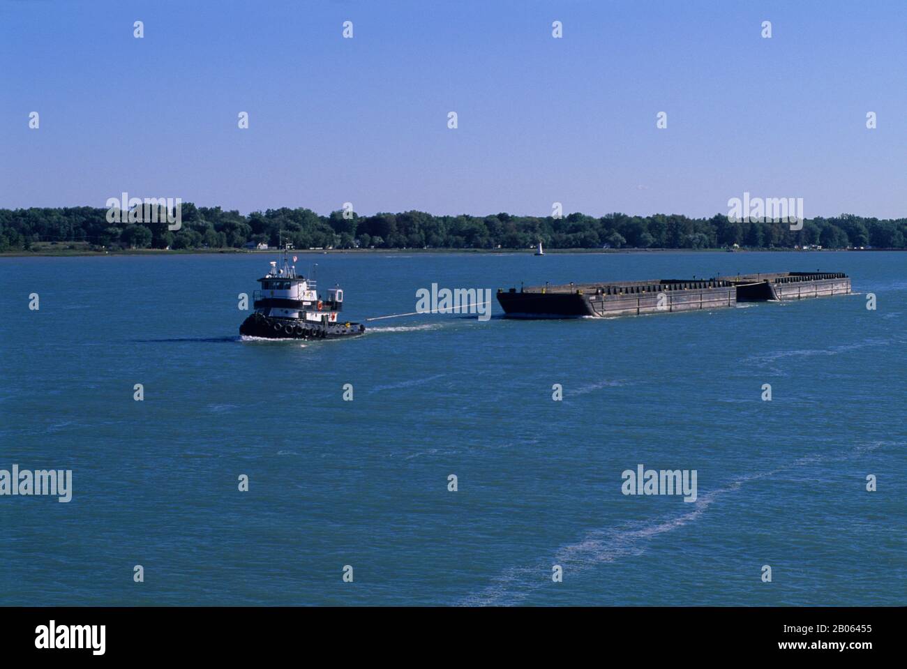 CANADA/USA BORDER,ONTARIO, MICHIGAN, ST. CLAIR RIVER, TUGBOAT PULLING ...