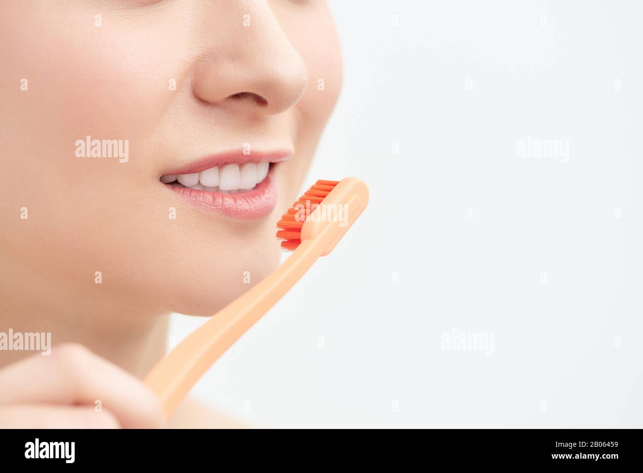 Vietnamese people cleaning teeth hi-res stock photography and images ...