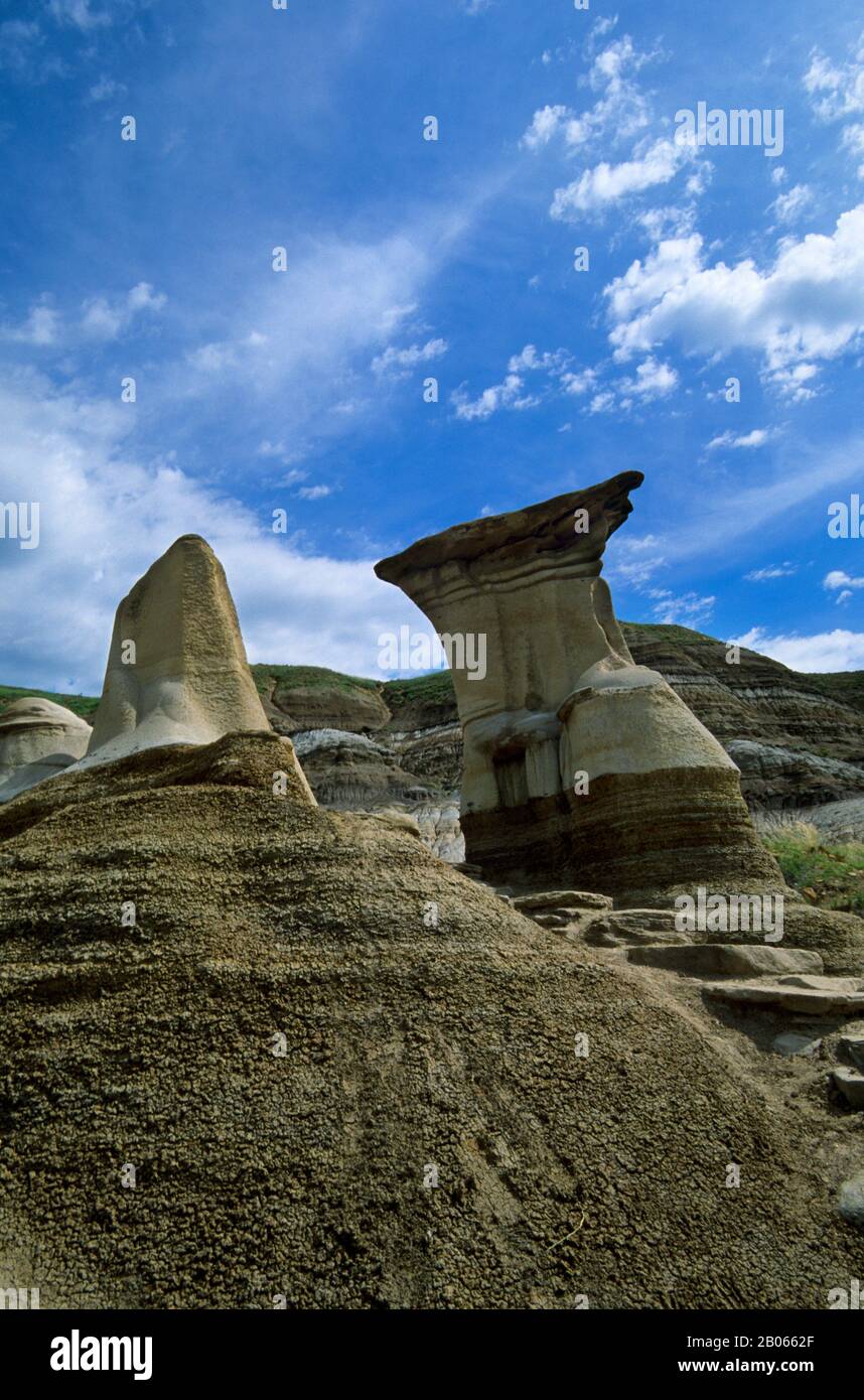 CANADA, ALBERTA, NEAR DRUMHELLER, CANADIAN BADLANDS, HOODOOS (SANDSTONE ...