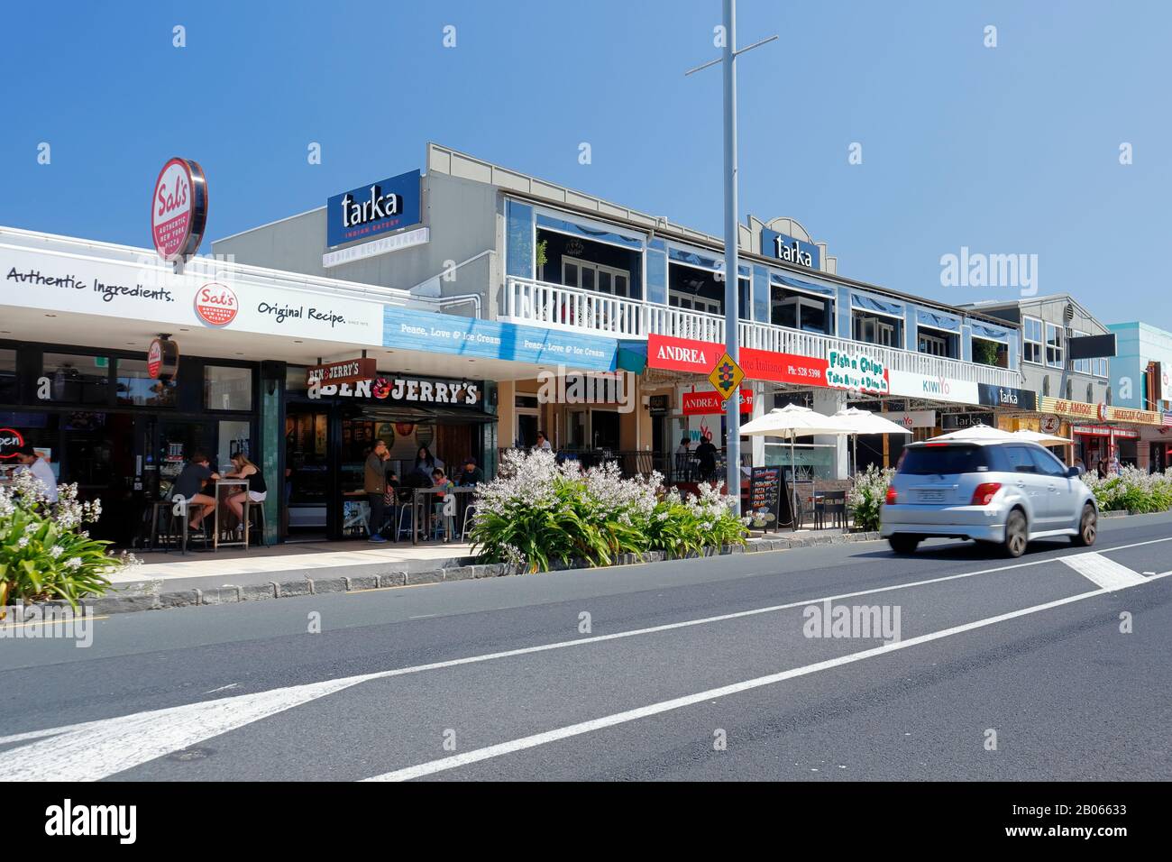 Urban Landscape. Street scene in Mission Bay, Auckland, New Zealand ...
