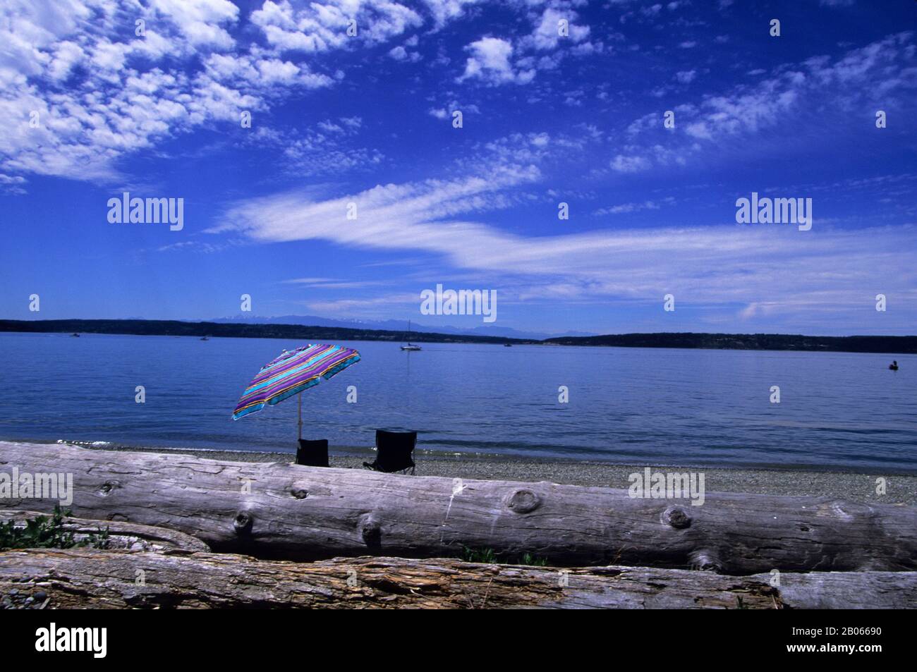 USA, WASHINGTON, PUGET SOUND, CAMANO ISLAND STATE PARK, BEACH AT SOUTH ...