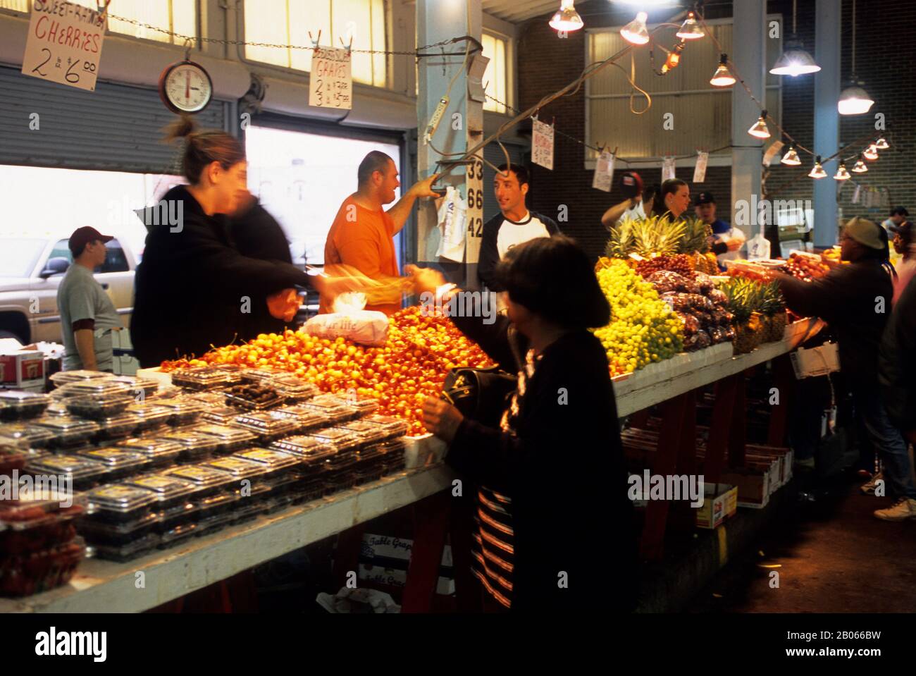 USA, MICHIGAN, DETROIT, EASTERN MARKET, MARKET HALL, INTERIOR, FRUIT ...