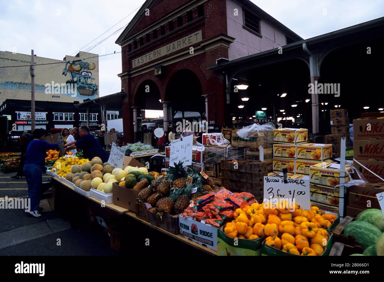 Downtown fruit stand hi-res stock photography and images - Alamy