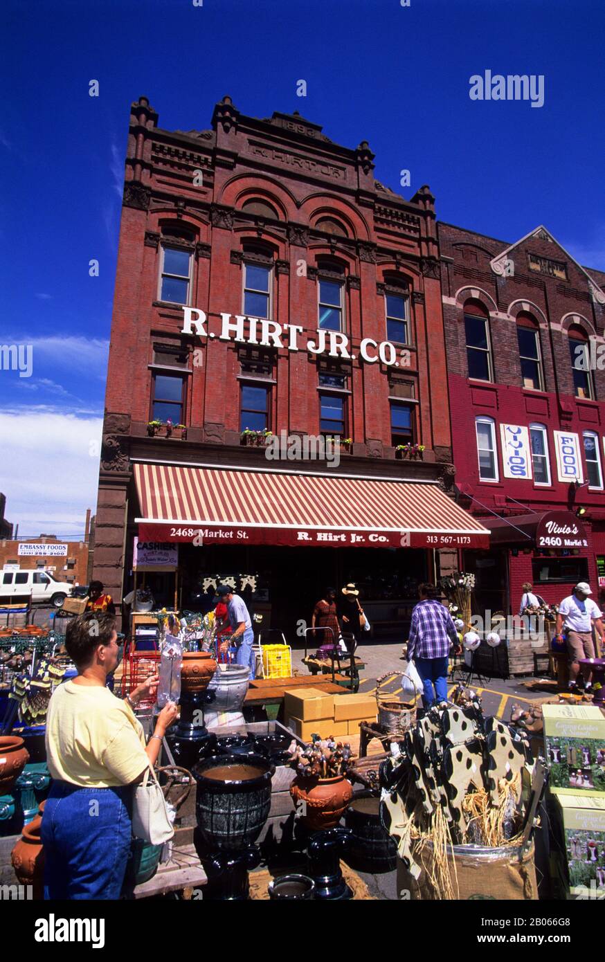 USA, MICHIGAN, DETROIT, EASTERN MARKET, MARKET SCENE, POTTERY Stock ...