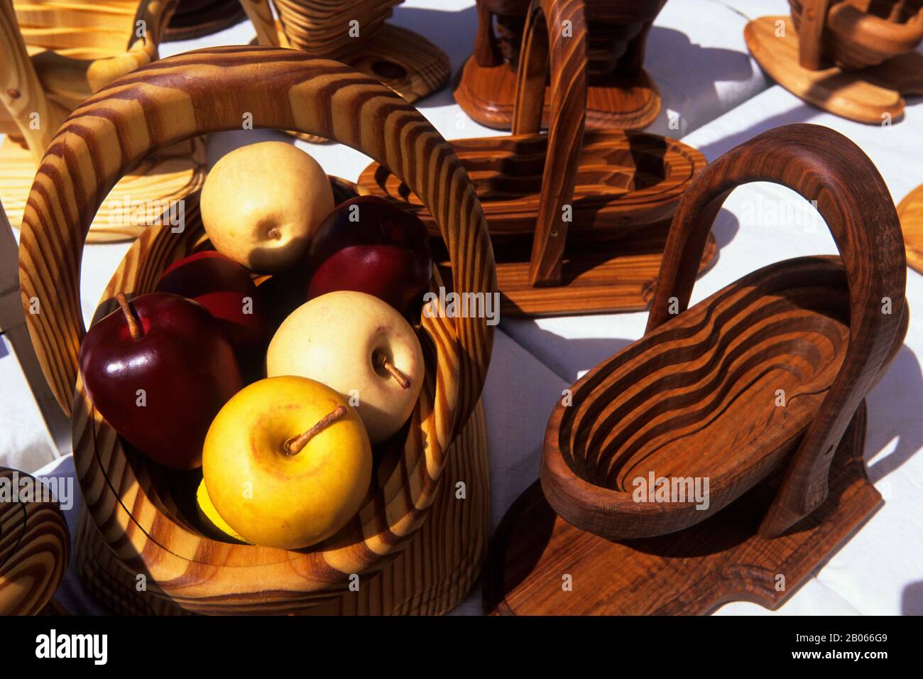 Craft baskets hi-res stock photography and images - Alamy