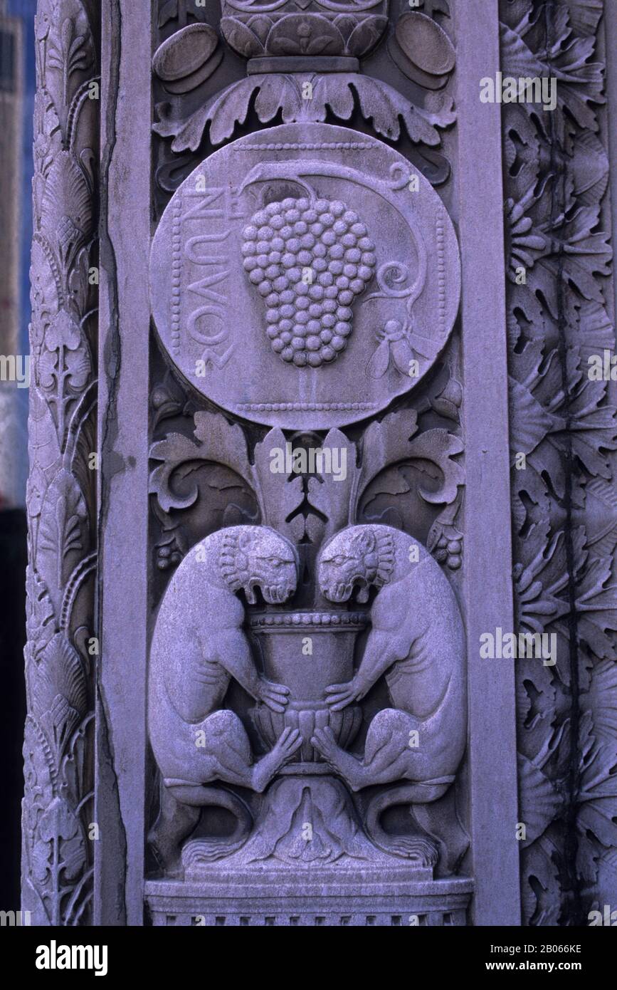 USA, MICHIGAN, DETROIT, DOWNTOWN, DETAIL, ROCK CARVING Stock Photo - Alamy