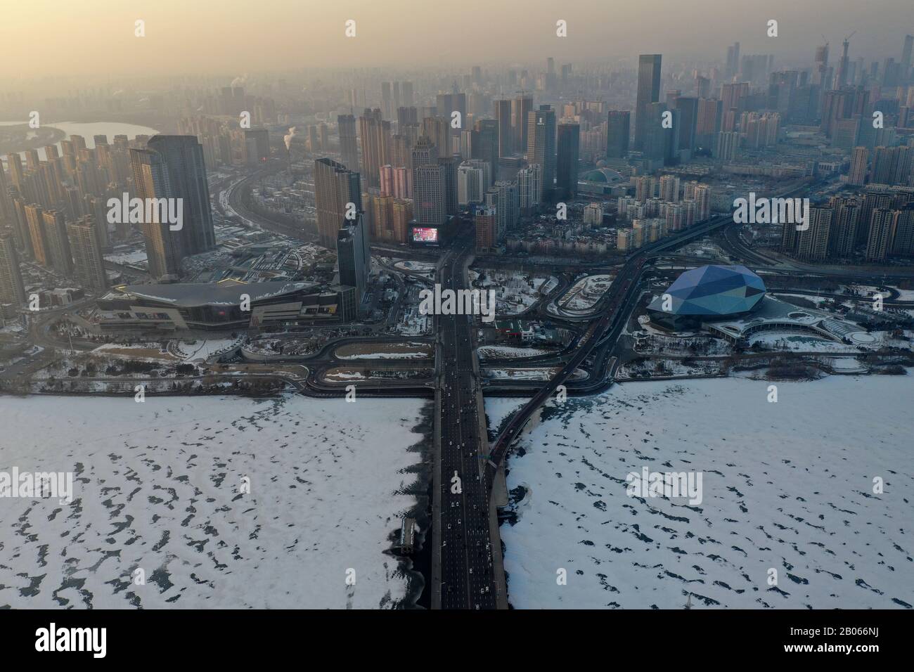 Riveroverlookice hi-res stock photography and images - Alamy
