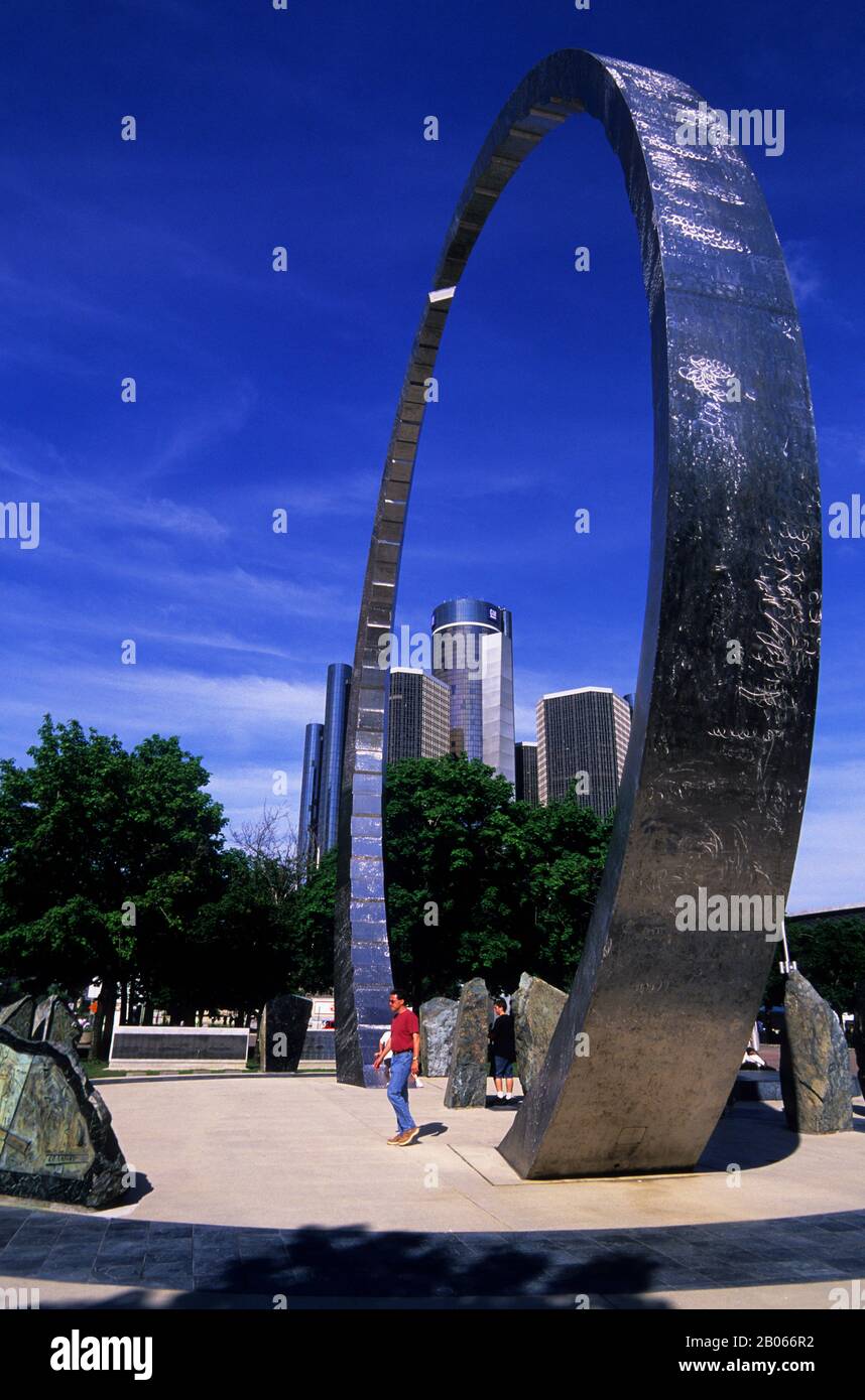 USA, MICHIGAN, DETROIT, RIVERFRONT, HART PLAZA, TRANSCENDING, SCULPTURE ...