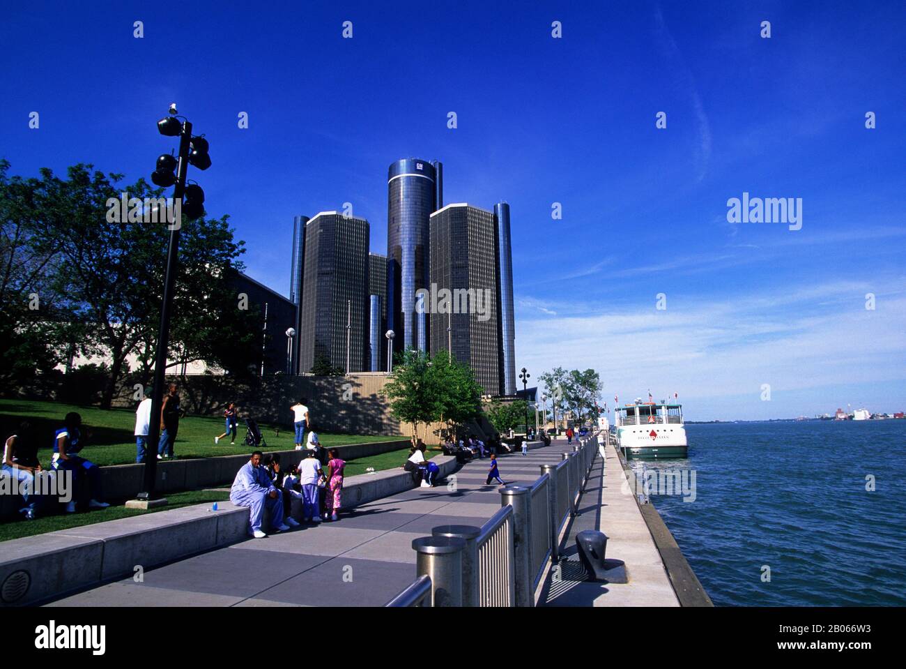 USA, MICHIGAN, DETROIT, RENAISSANCE CENTER, DETROIT RIVER Stock Photo ...