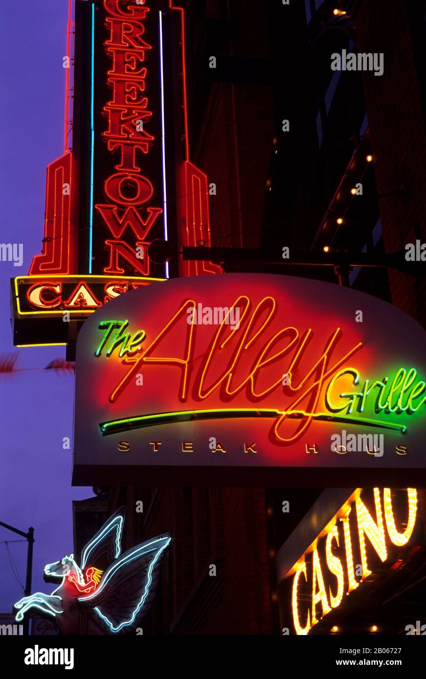 USA, MICHIGAN, DETROIT, GREEKTOWN, STREET SCENE, ILLUMINATED RESTAURANT ...